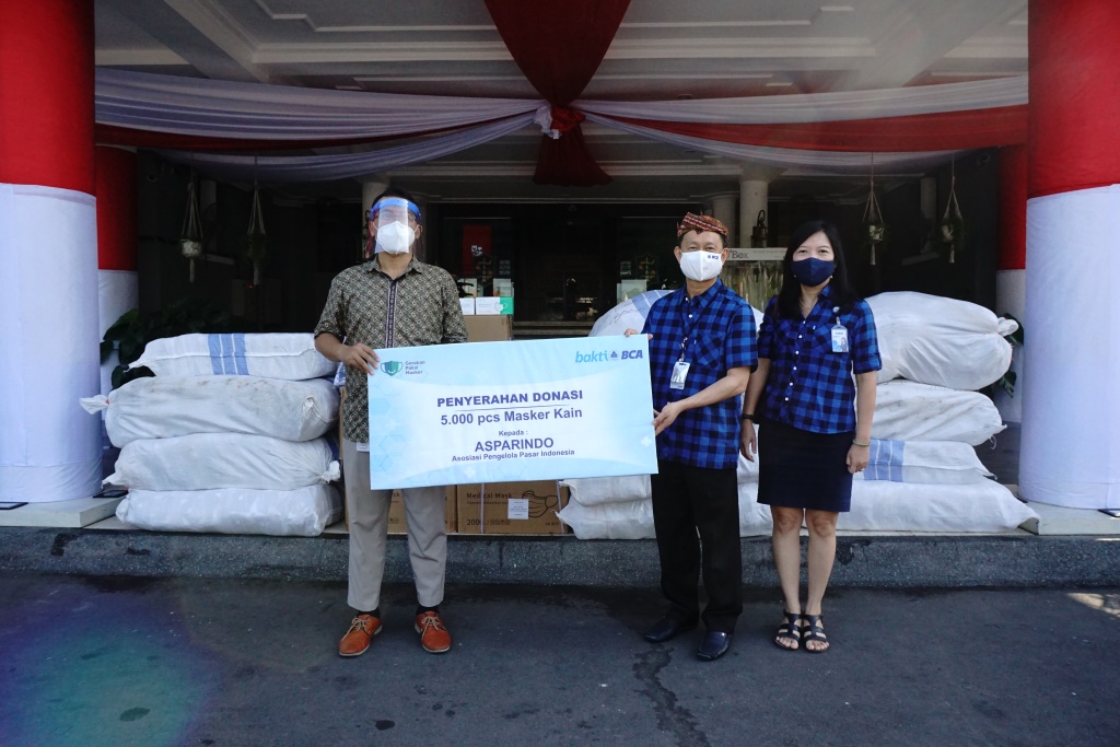 BCA Bareng GPM Salurkan 100 Ribu Masker - Iconomics