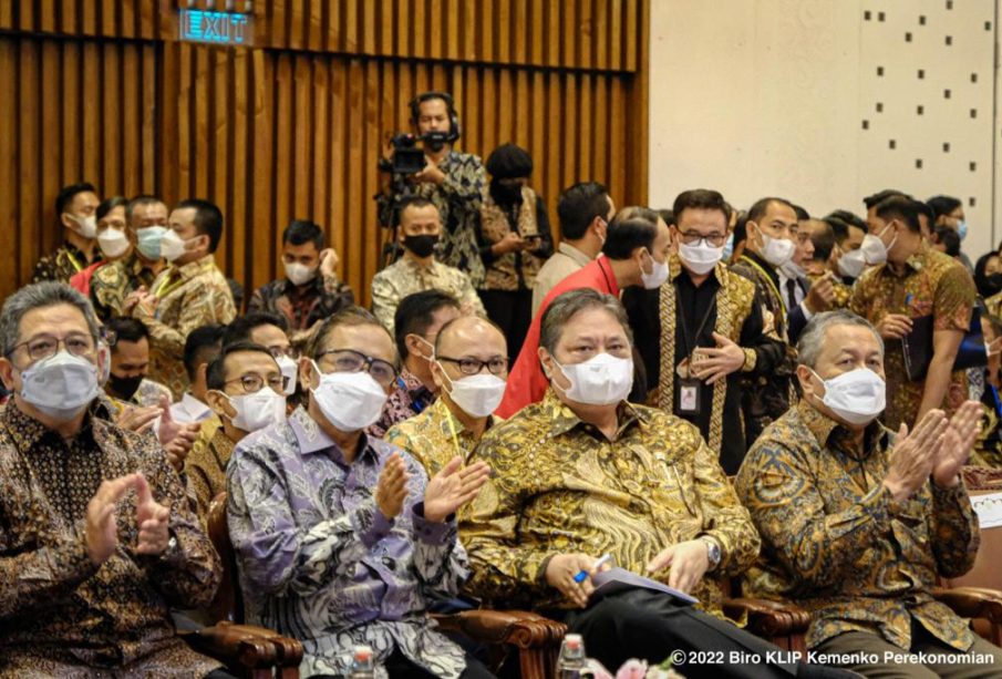 Menko Airlangga Imbau Pemda Tingkatkan Digitalisasi di Daerah - Iconomics