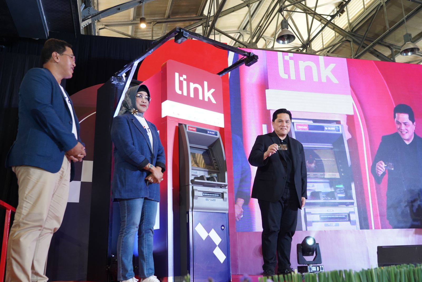 Kementerian BUMN dan Bank Himbara Luncurkan Wajah Baru ATM Link - Iconomics
