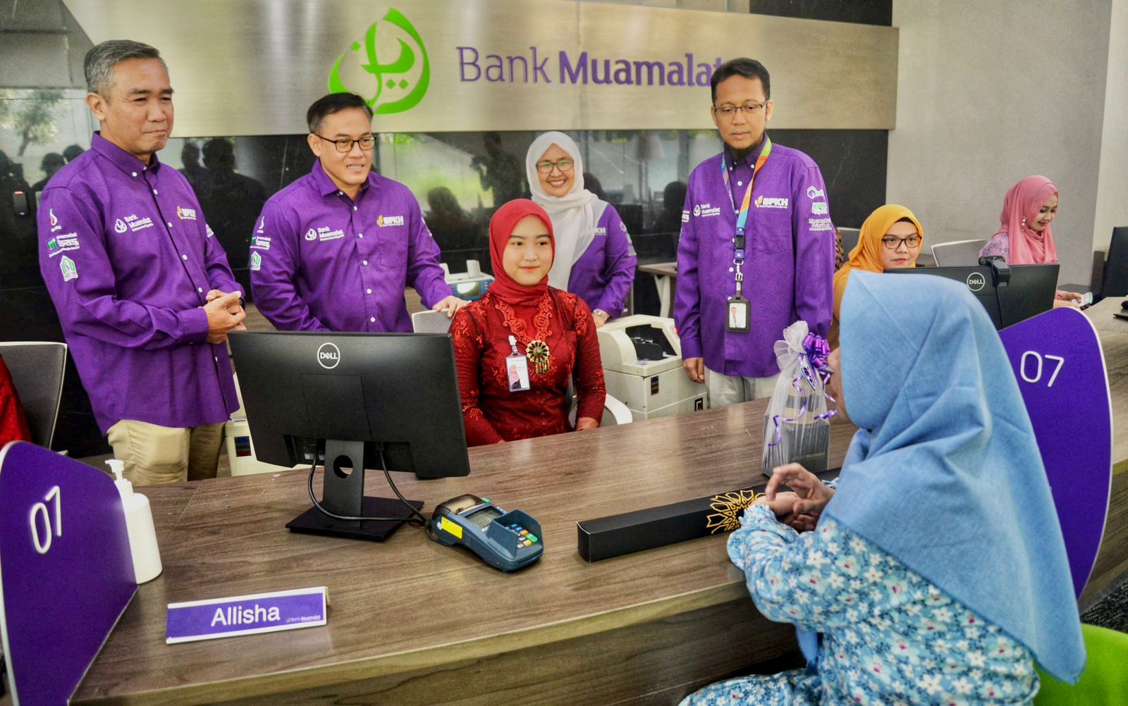 Rayakan Hari Pelanggan Nasional, Direksi Bank Muamalat Sapa Langsung Nasabah - Iconomics